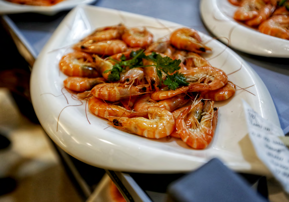 Antusiasme Pengunjung di Sentosa Live Seafood Graha Padma Semarang ...
